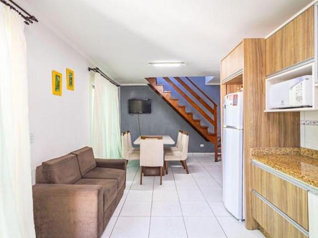 Terreno com 3 casas e um comércio no Campo Comprido em Curitiba PR