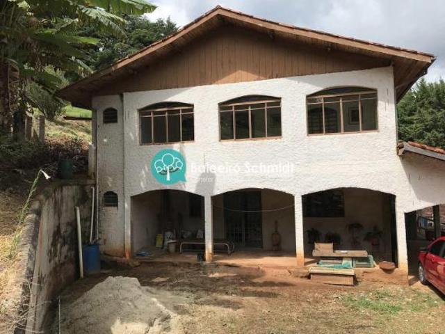 Terreno com 3 casas em Santo Antonio do Pinhal