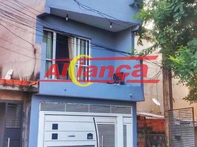 Terreno com 3 casas perto da Fábrica da Karina