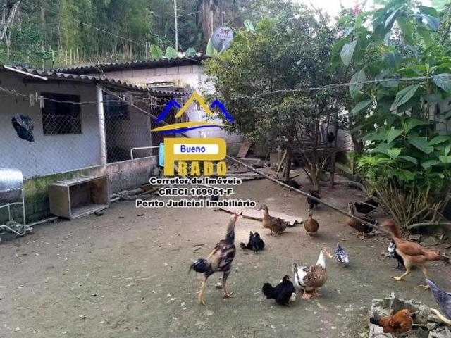 Terreno com 3 casas próximo ao centro de Juquitiba, ótimo para moradia