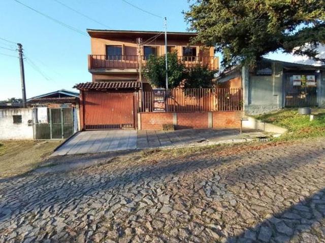 Terreno com 3 casas