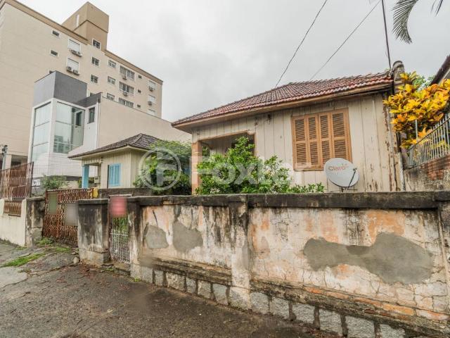 Terreno com 3 dormitórios em Porto Alegre