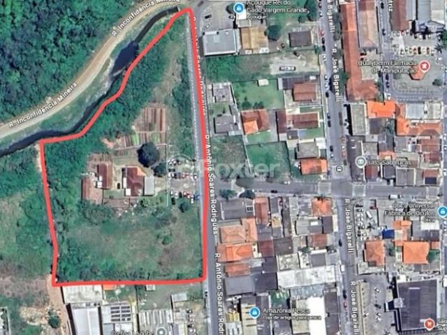 Terreno com 3 dormitórios em Vargem Grande Paulista