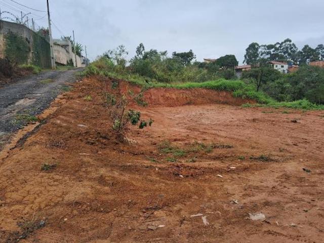 TERRENO COM VISTA E NA BEIRA DO ASFALTO