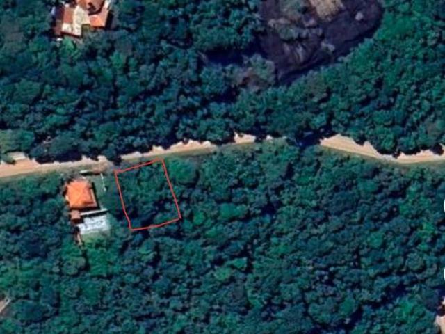 Terreno com vista em condomínio