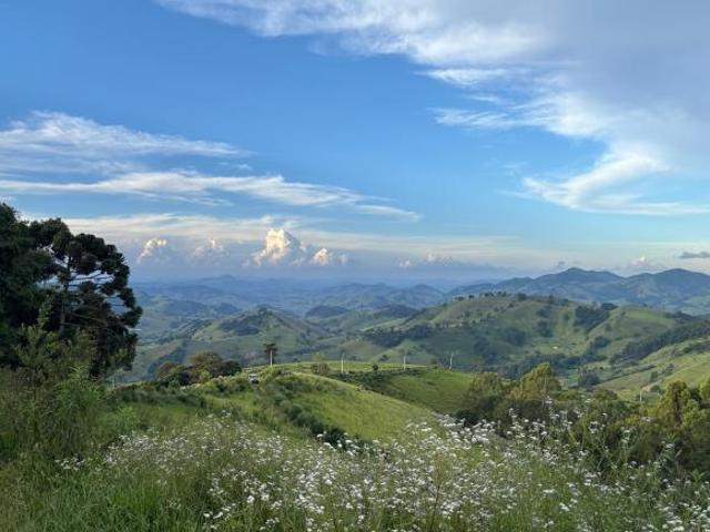 TERRENO com vista para mar de montanhas e acesso fácil Sul de Minas