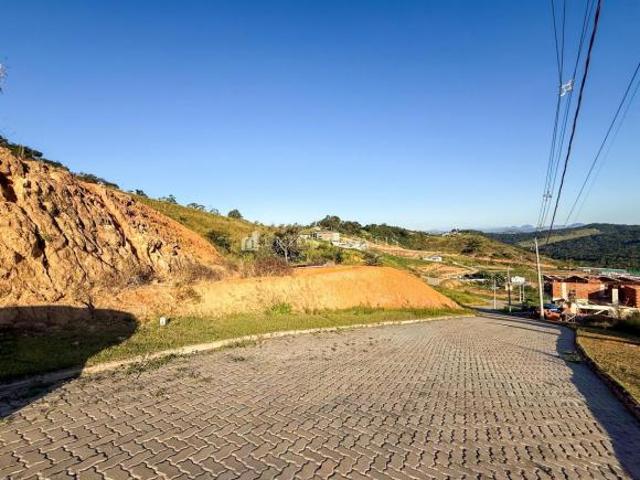 Terreno com vista para as montanhas em condomínio fechado a 5 km de Juiz de Fora