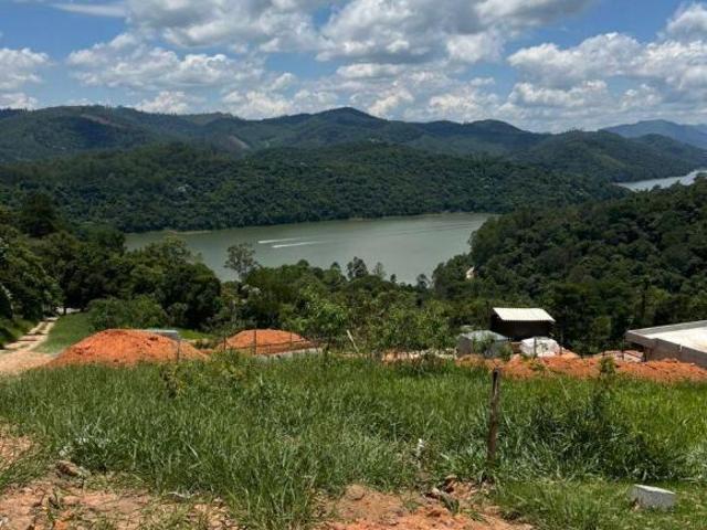 Terreno com vista para represa, com escritura individual em Nazaré Paulista