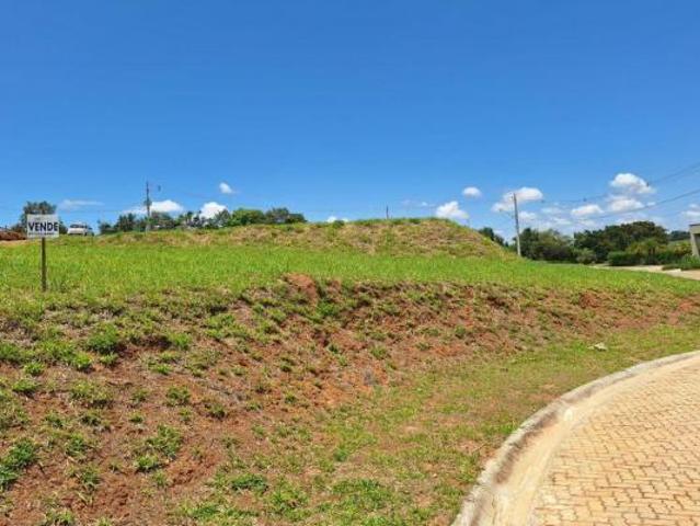 Terreno com Vista para Represa em Cond. Fechado