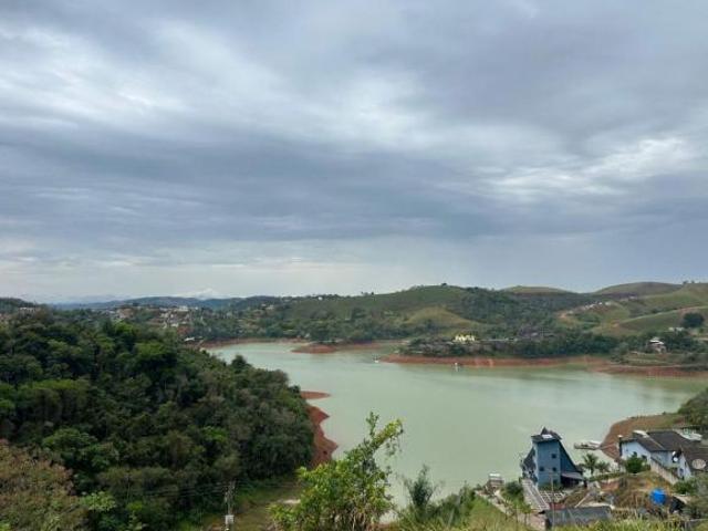 Terreno com vista pra represa em condomínio fechado, igarata