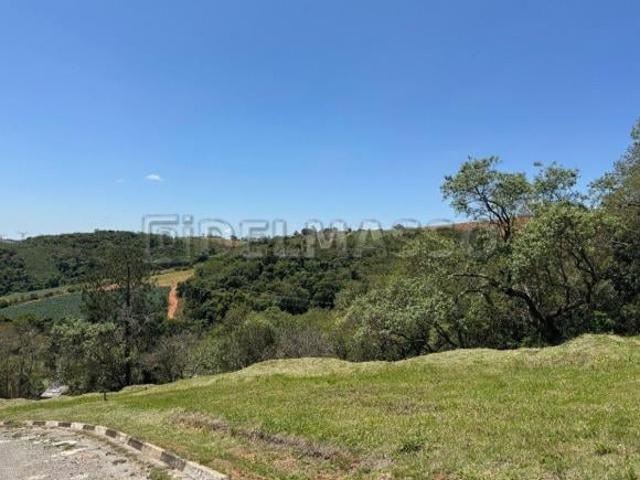 Terreno com Vista Privilegiada em Condomínio Fechado Próximo ao Lago