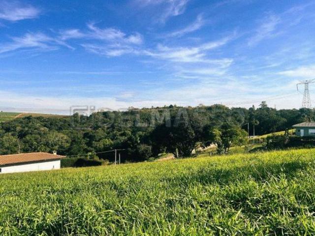 Terreno com Vista Privilegiada em Condomínio Fechado 1.200 m²!