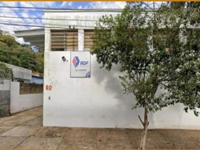 TERRENO COM AS SEGUINTES EDIFICAÇÕES: CASA RESIDENCIAL N. 334, DA RUA CAMILO DE MATOS  03 PRÉDIOS CO