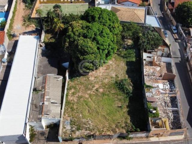 Terreno com aproximadamente 1.430m² no Centro