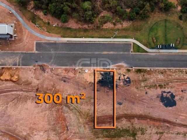 Terreno com aproximadamente 266m² no Condomínio Florais Safira