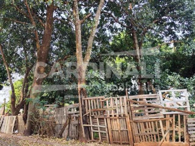 Terreno com boa localização, plano, pronto para construir
