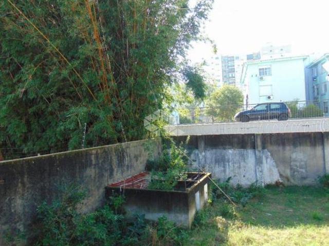 TERRENO COM CASA NO BAIRRO GLÓRIA