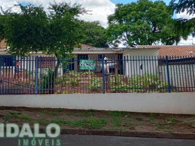 Terreno com casa nos fundos