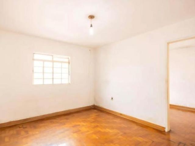 TERRENO com CASA A VENDA COM 294M2, 1 DORMITORIO E 2 VAGAS
