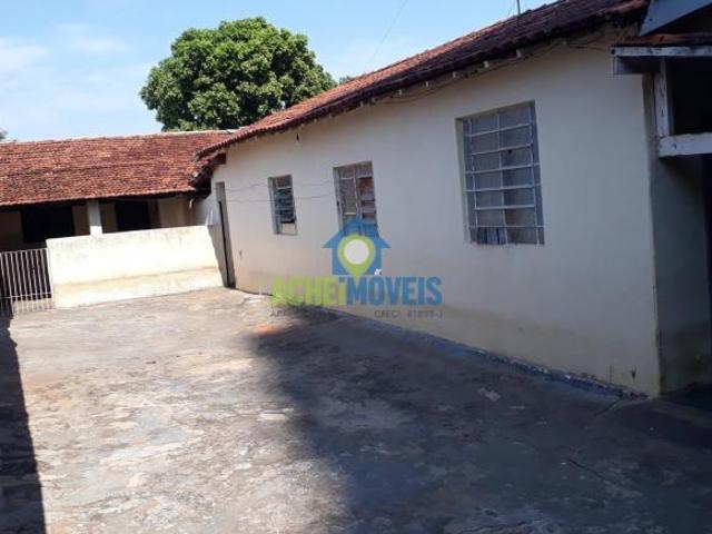 Terreno com casa antiga