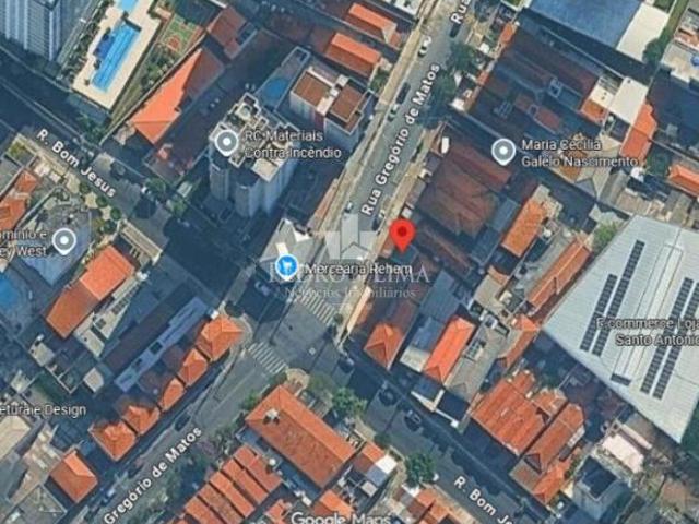 Terreno com casa antiga medindo 7,00 x 28,30 na Água Rasa