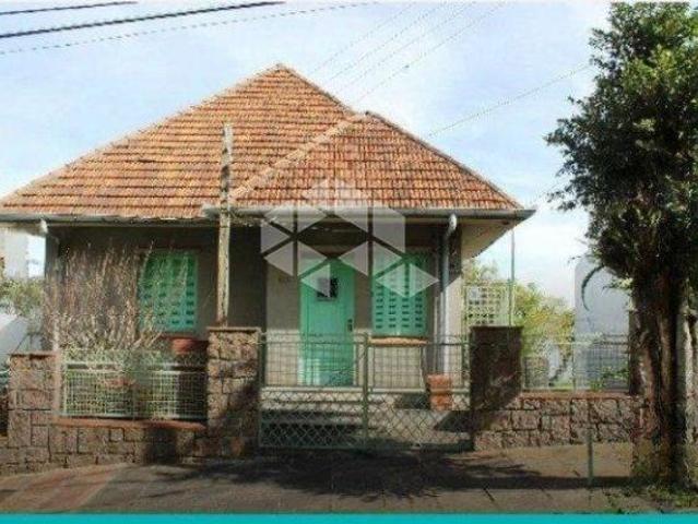 Terreno com casa antiga, no bairro Esírito Santo na Zona sul de Porto Alegre, RS