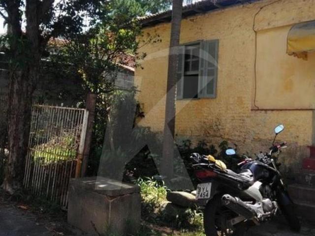 Terreno com casa antiga para demolição no Tremembé