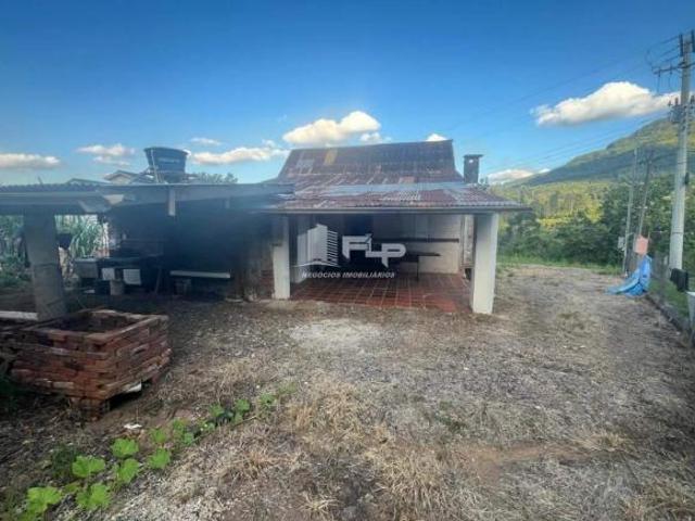 TERRENO COM CASA CENTENÁRIA NAS MARGENS DA RS 452