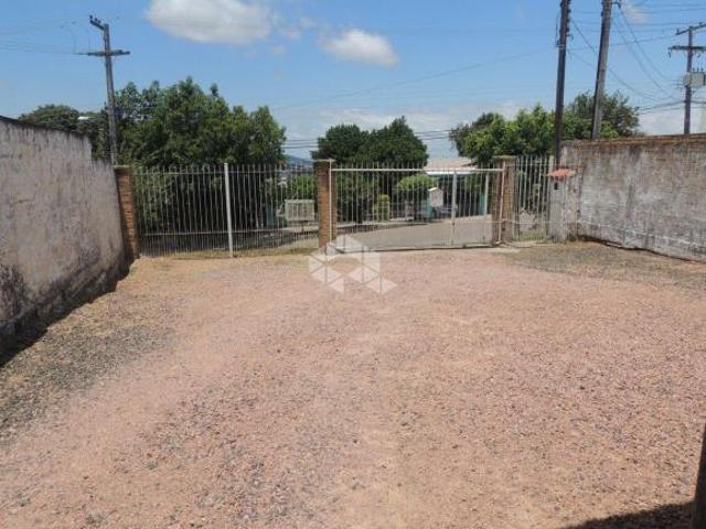 Terreno com casa de madeira