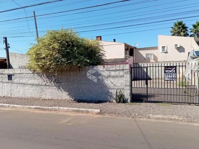 Terreno com casa de 3 quartos à venda em Santa Maria, próximo ao Hospital Regional