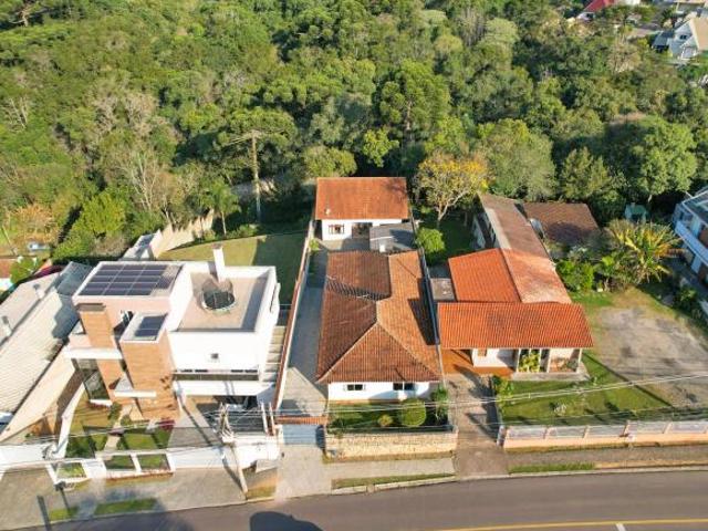Terreno com Casa Térrea e 2 Sobrados Bosque Privativo Próximo ao Barigui