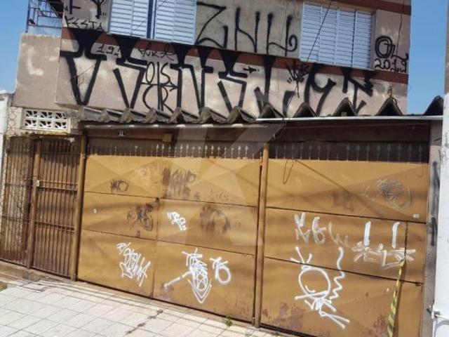 Terreno com casas antigas na Vila Paiva