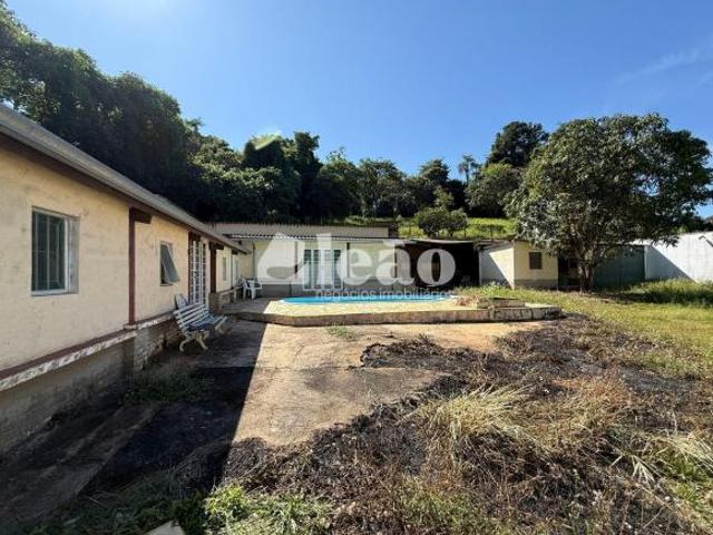 Terreno com construção comercial/residencial à venda em Valinhos