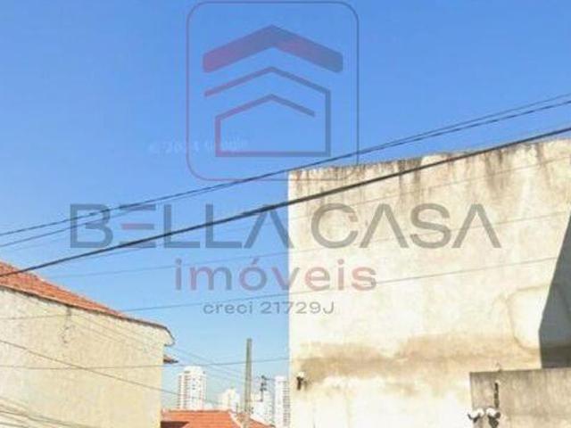 TERRENO COM CONSTRUÇÃO IRREGULAR PRECISA SER DEMOLIDA