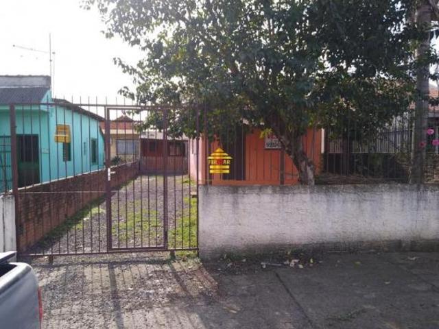 Terreno com duas casas de alvenaria