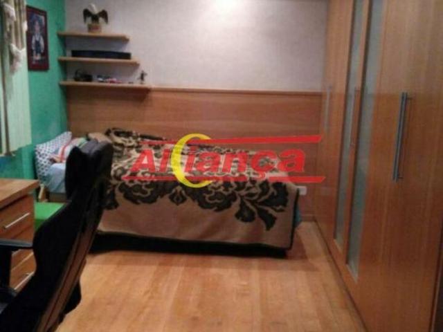 Terreno com duas casas independentes no Condomínio Arujazinho 3