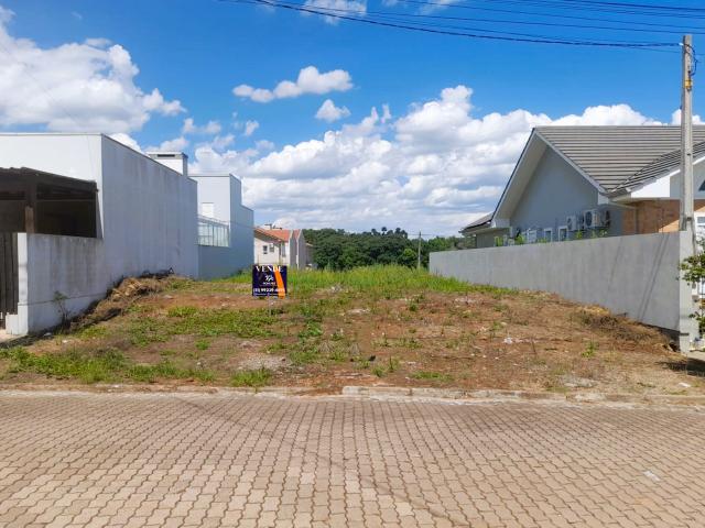 Terreno Com Duas Frentes Em Bairro Nobre
