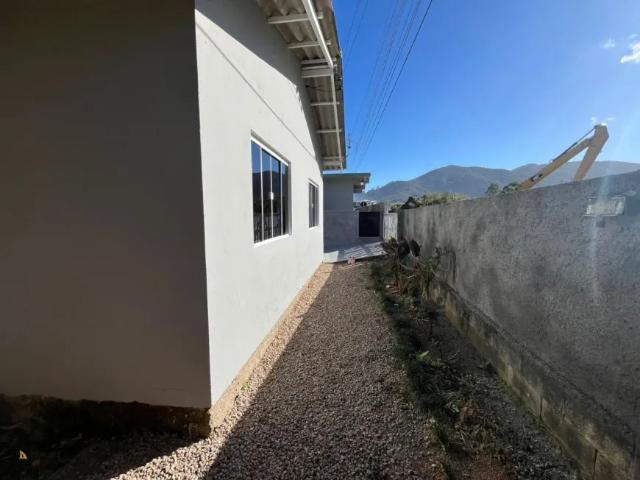 Terreno com Duas Residências em Areias de Baixo Ideal para Morar ou Alugar | Governador Celso Ramo