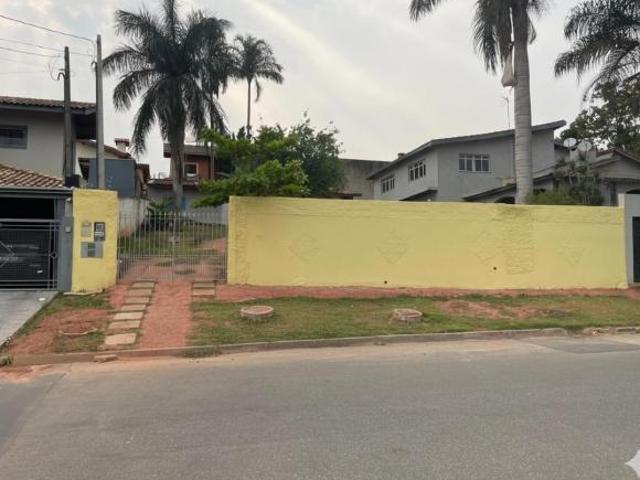 Terreno com edícula a venda em Atibaia