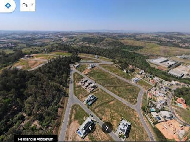 Terreno com excelente topografia e em condomínio Res. Arboretum em Vinhedo