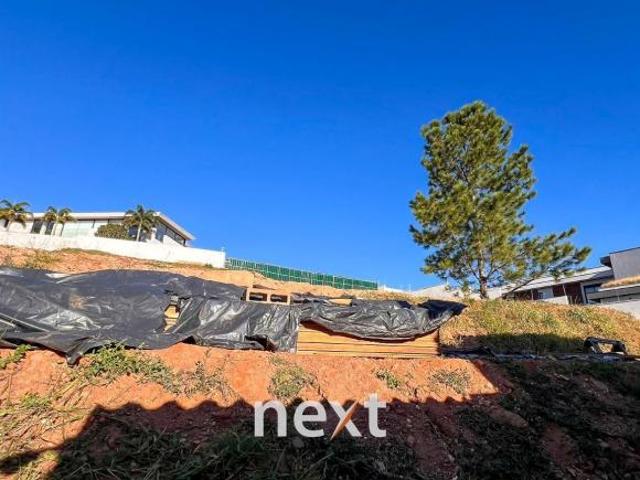 Terreno com excelente vista em condomínio de alto padrão
