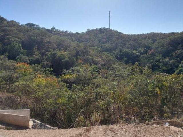 Terreno com fantástica vista para o vale!