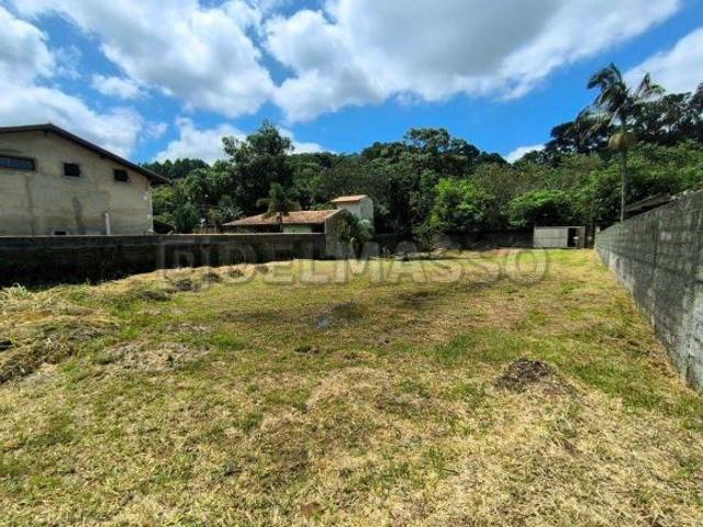 Terreno com lago em condomínio fechado antes do centro!