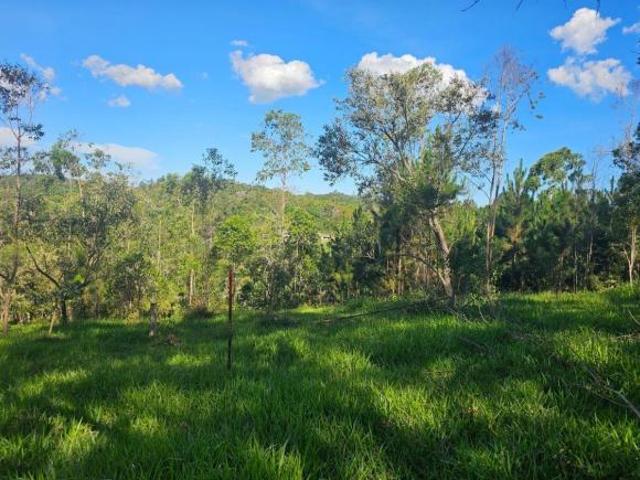 Terreno com lago* próximo a Juquitiba