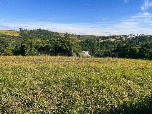 Terreno com leve aclive com 1.000 m² e vista incrível em condomínio fechado!