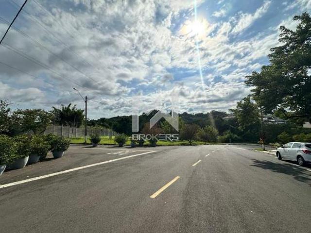 Terreno com leve declive a venda no condomínio Terras de São Francisco na cidade de Vinhedo SP