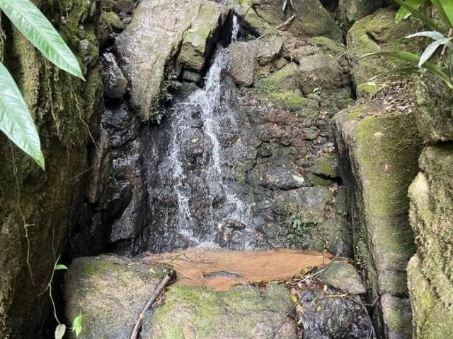 Terreno com margem para a Represa Cachoeira do França e cachoeira