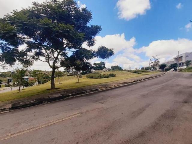 Terreno com ótima topografia no Condomínio Alphaville, Juiz de For