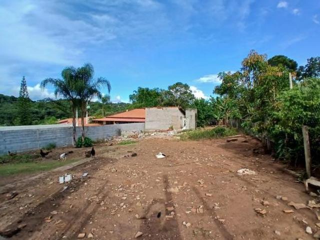 Terreno com possibilidade de formar 5 casas de condomínio!