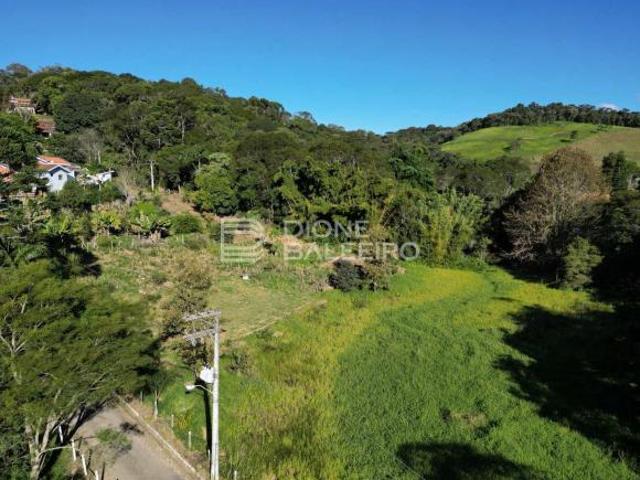 Terreno com riacho a 2 km do centro